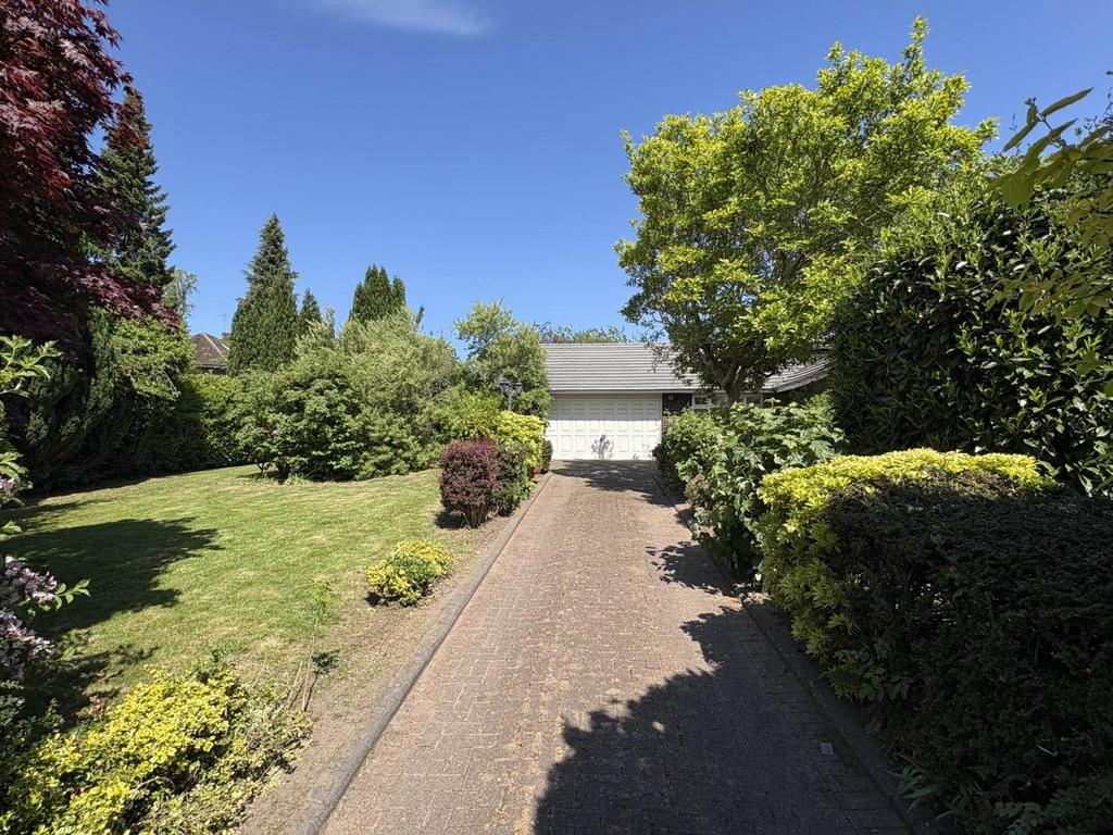 Midge Hall Drive, Bamford 3 bed detached bungalow for sale - £475,000