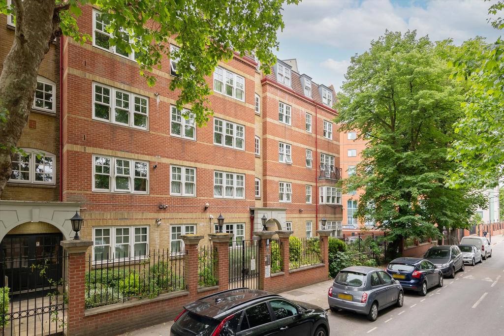 Exeter Road, London, NW2 2 bed flat for sale - £425,000