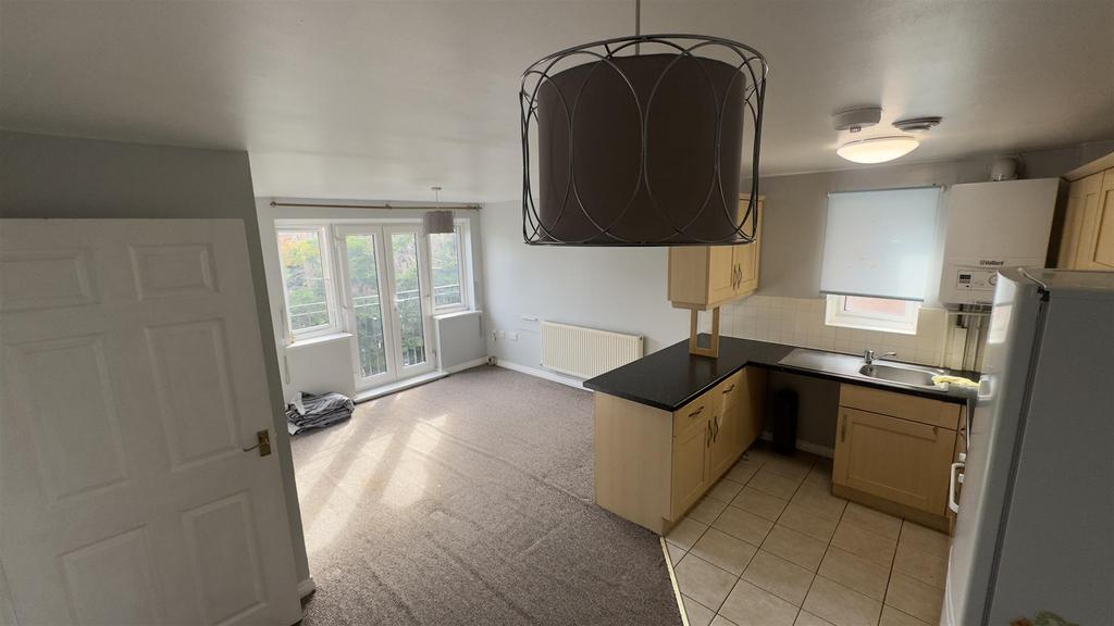 Capstan Drive, Rainham 2 bed property - £1,700 pcm (£392 pw)