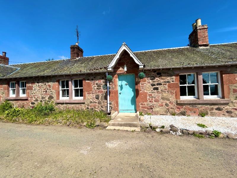 Baledgarno, Inchture, Perthshire, PH14 2 bed terraced bungalow - £850 ...