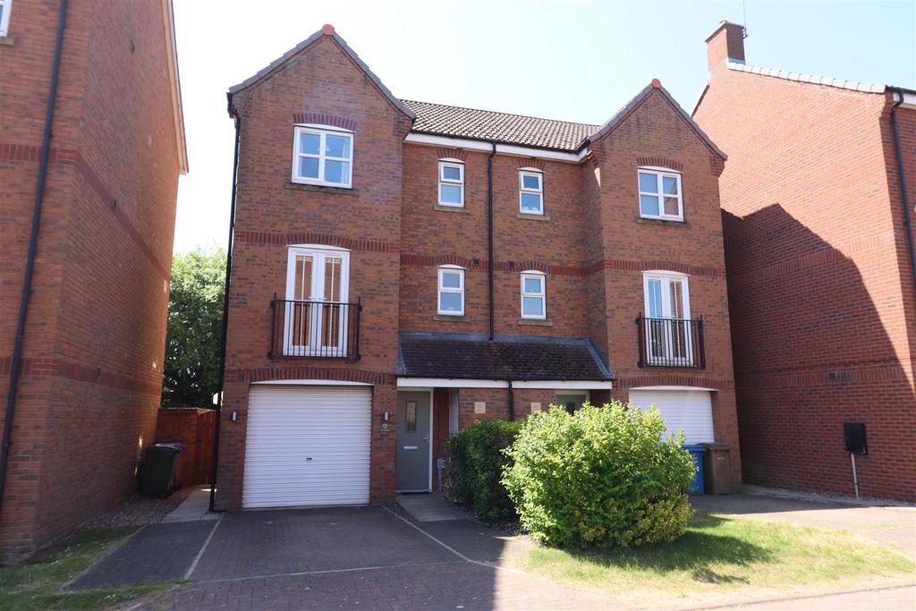 Lancaster Way, Brough 4 bed semi-detached house for sale - £269,950