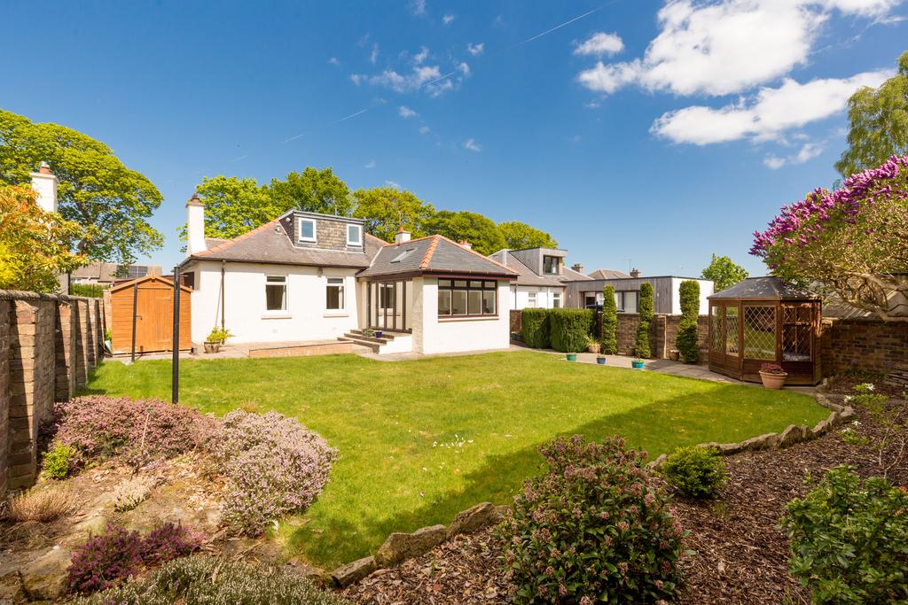 105 Captains Road, Edinburgh, EH17 8DT 3 bed detached bungalow - £460,000