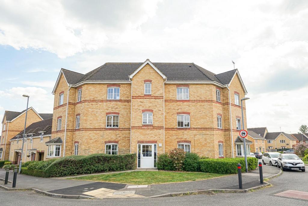 Goodman Drive, Leighton Buzzard 2 bed flat for sale - £189,995