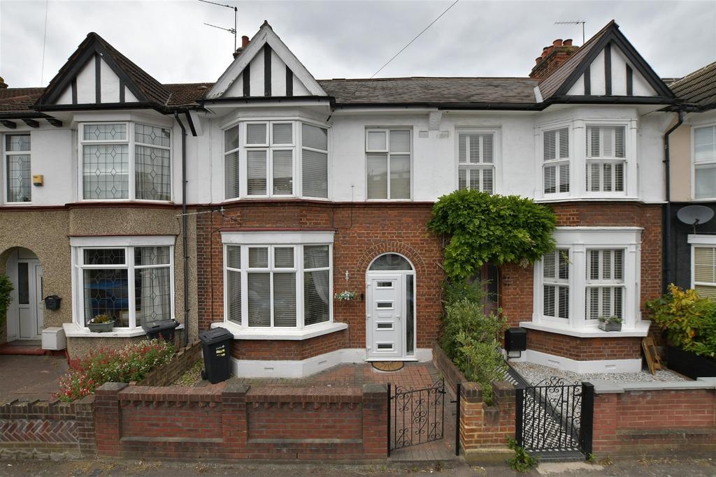 Waverley Road, London E18 3 bed terraced house for sale - £429,500