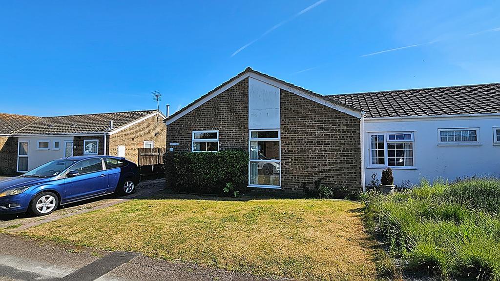 Radnor Close, Herne Bay, CT6 7UE 2 bed semi-detached bungalow for sale ...