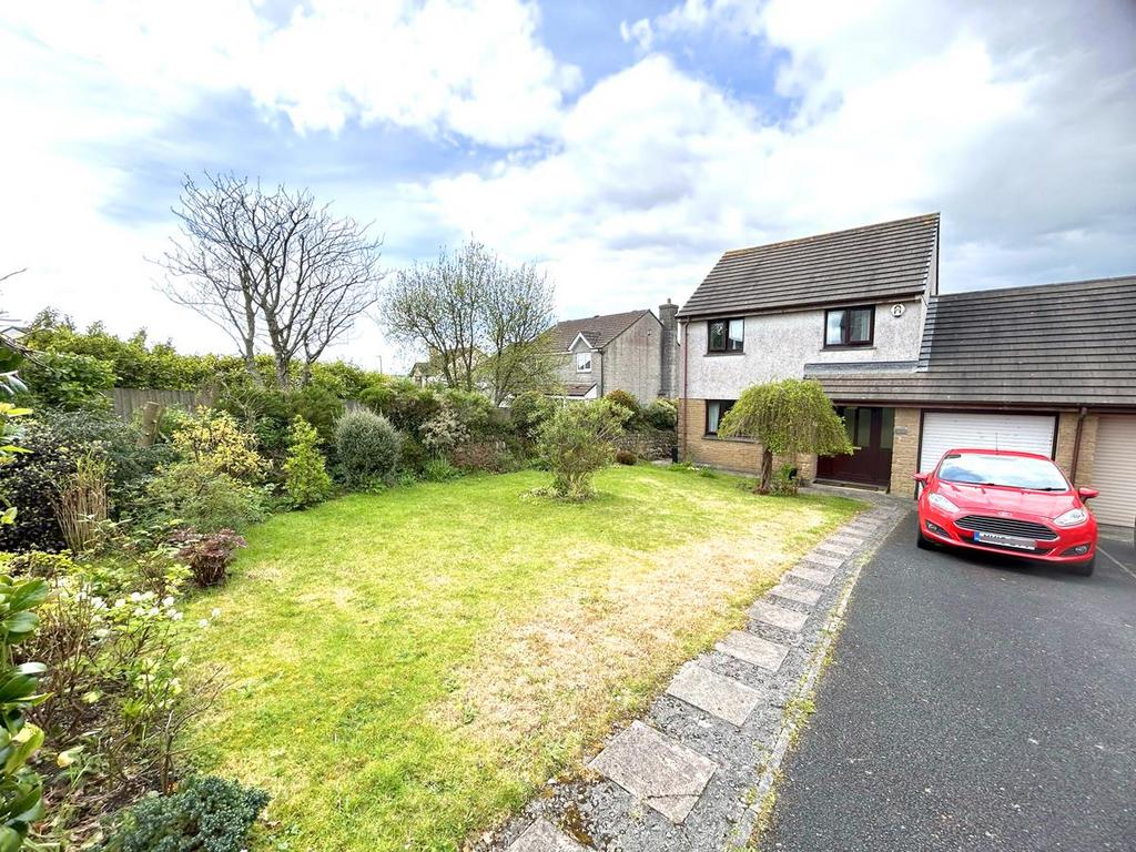 Gwarth An Drae, Helston TR13 3 bed link detached house - £345,000