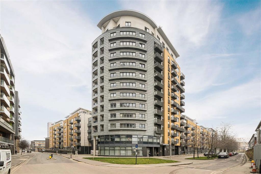 Tarves Way, London SE10 1 bed flat - £1,700 pcm (£392 pw)