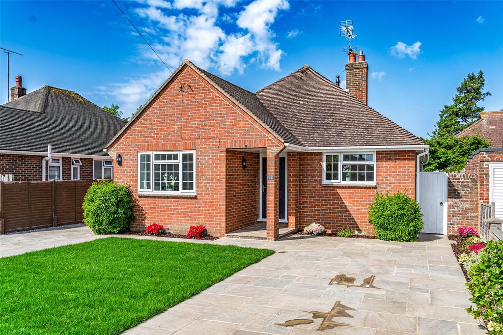 Sea Lane Gardens, Ferring, Worthing... 3 bed bungalow for sale - £625,000