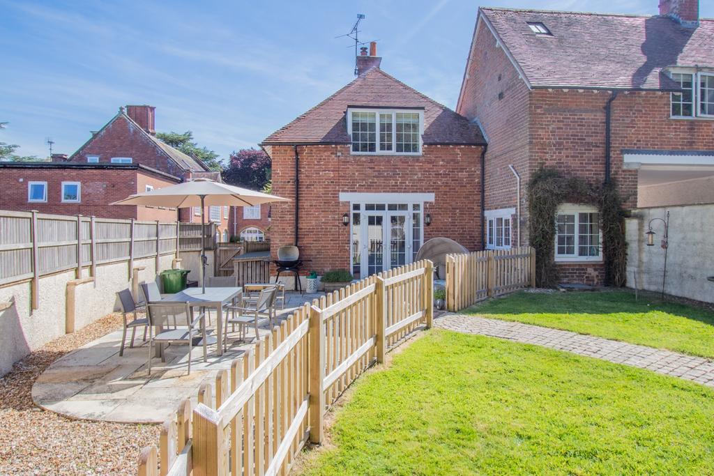 The Drive, Farringdon, Exeter 4 bed barn conversion for sale - £500,000