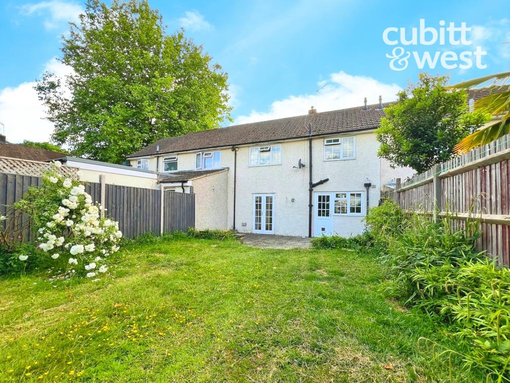 St. Edmunds Close, Crawley, RH11 3 bed terraced house - £1,750 pcm (£ ...