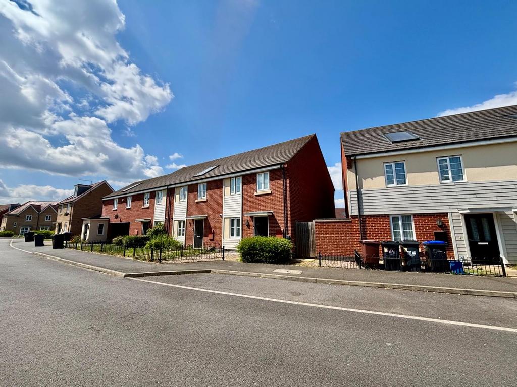 Narrowboat Lane, Pineham Lock... 3 bed end of terrace house - £260,000