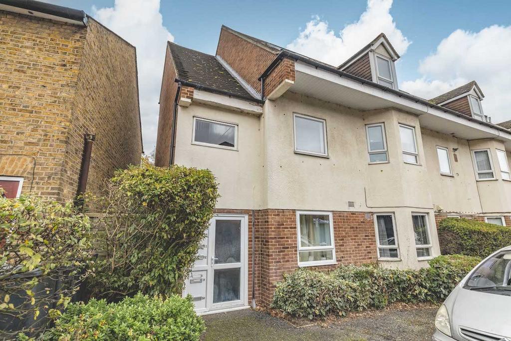 High Street, Iver SL0 1 bed ground floor flat to rent - £1,350 pcm (£ ...