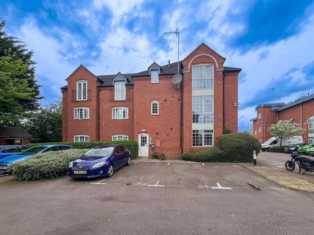 Caxton Court, Burton On Trent DE14 2 bed flat for sale - £99,950