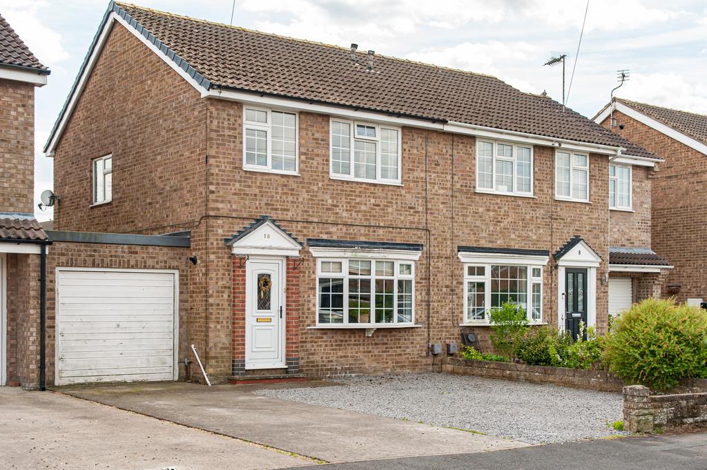 Helmsley Grove, York YO32 3 bed semi-detached house - £1,300 pcm (£300 pw)