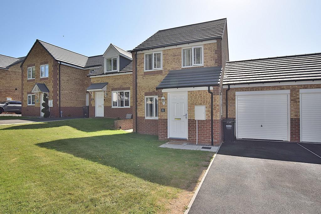 Somerset Close, Catterick Garrison 3 bed detached house - £1,100 pcm (£ ...
