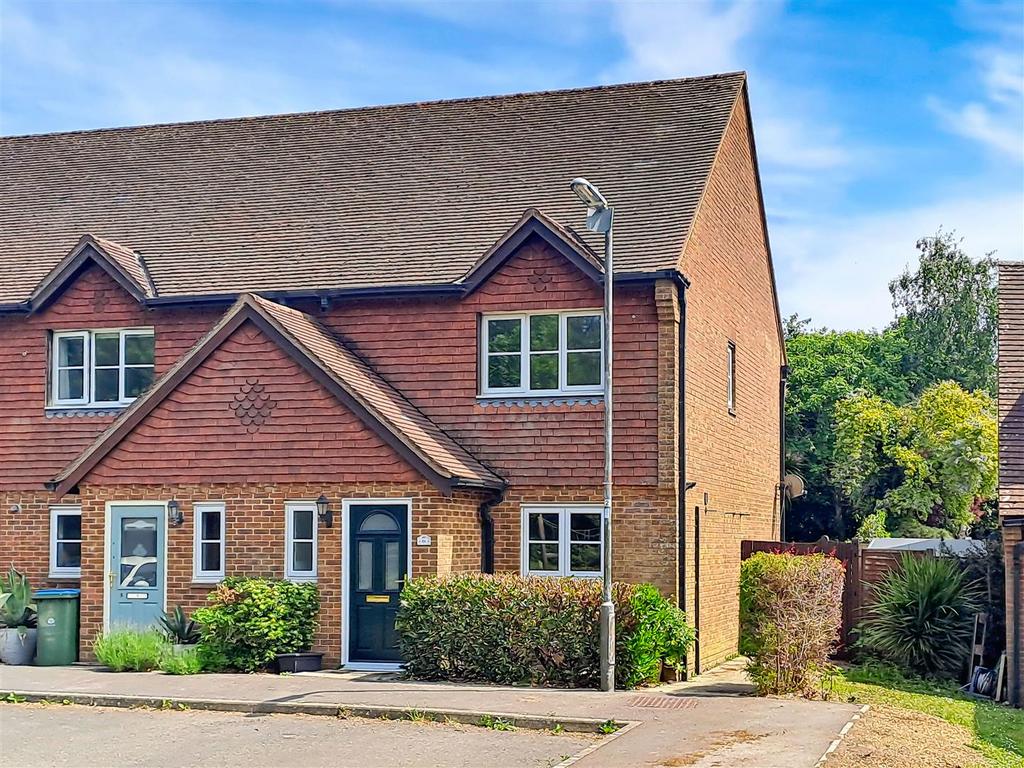 Furlong Close, Fontwell BN18 3 bed end of terrace house for sale - £325,000