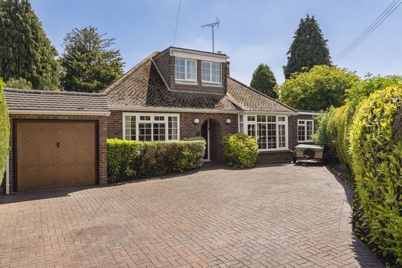 9 Glebe Close, Holmer Green HP15 5 bed detached bungalow for sale - £ ...