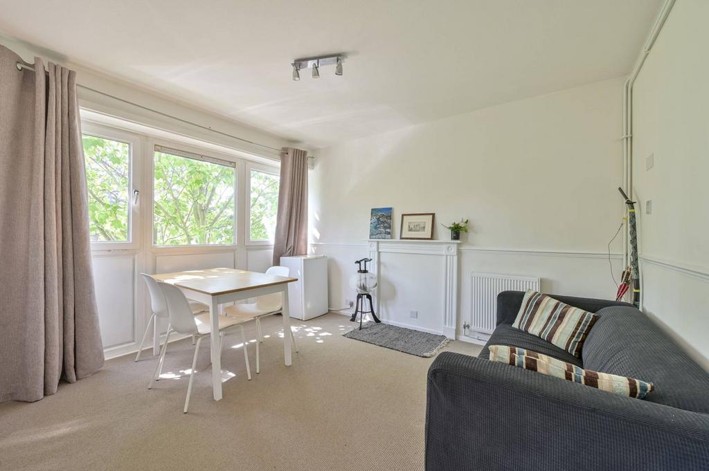 Arabella Drive, Roehampton, London, SW15 4 bed flat to rent - £4,150 ...