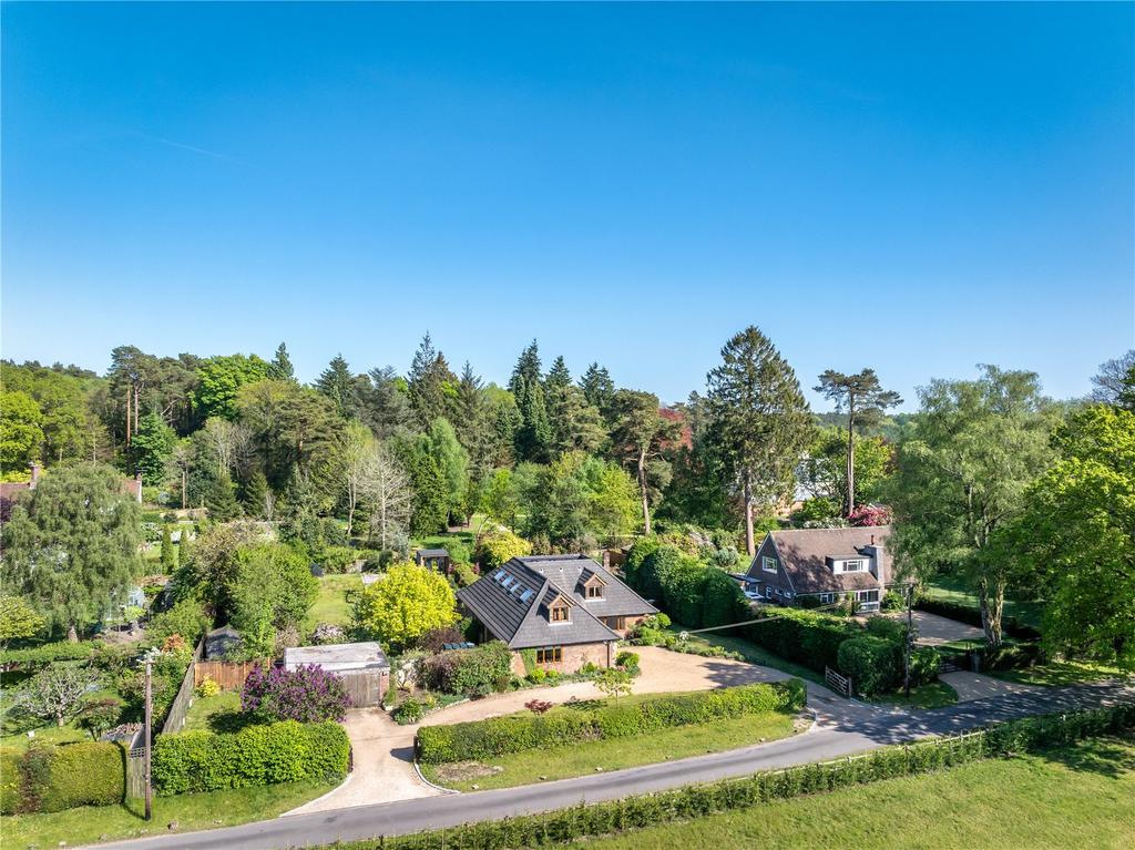 Marley Common, Haslemere, Surrey, GU27 5 bed equestrian property - £ ...