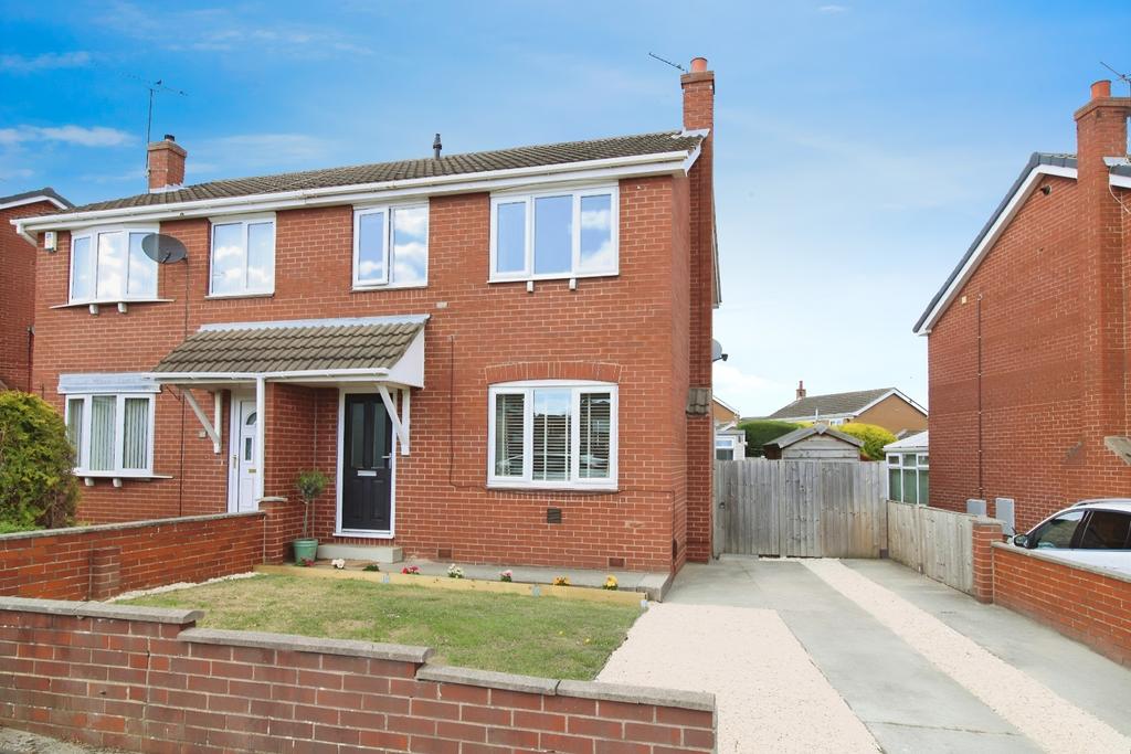 Beech Crescent, West Yorkshire WF10 3 bed semi-detached house - £210,000