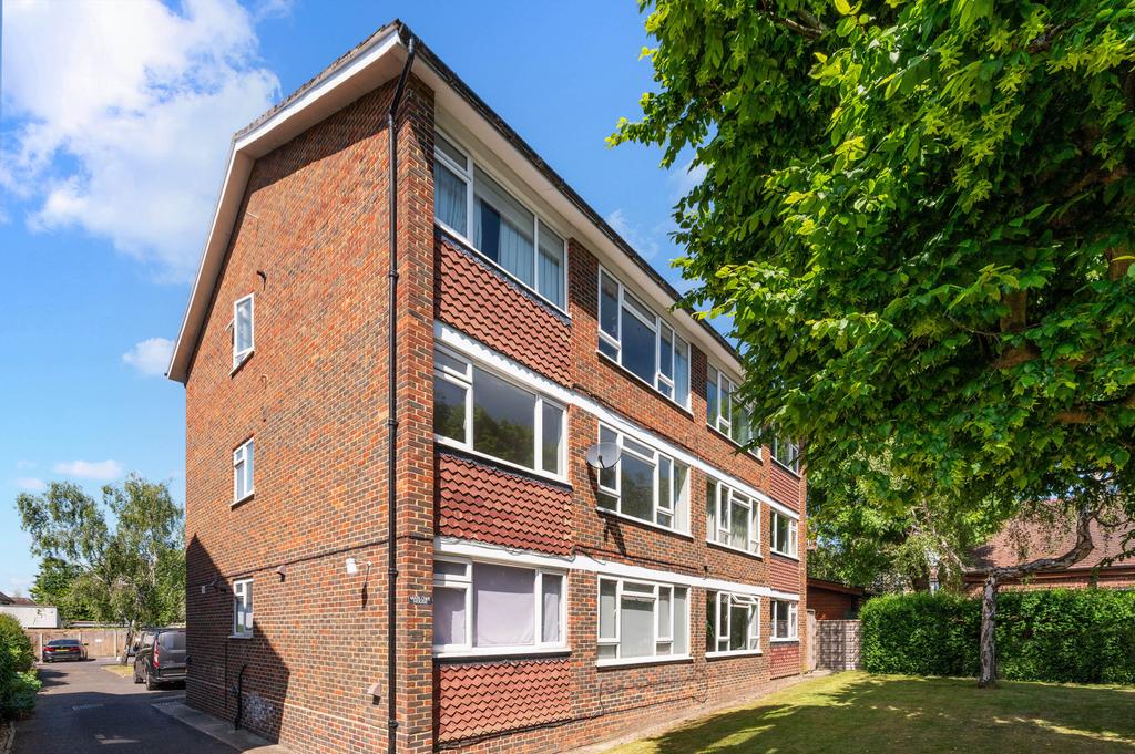 Durham Road, West Wimbledon SW20 2 bed apartment for sale - £500,000