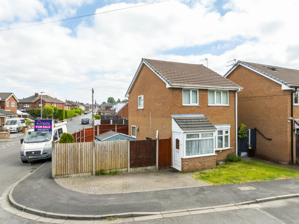 Haydock, St. Helens WA11 3 bed detached house for sale - £235,000