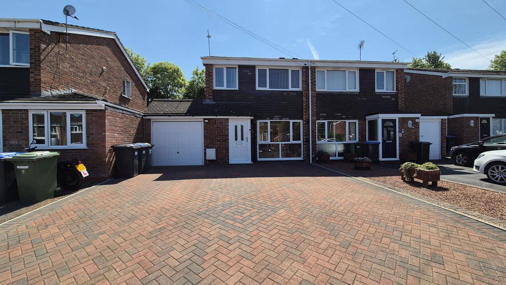 Stowe Drive, Southam, CV47 3 bed semi-detached house - £340,000
