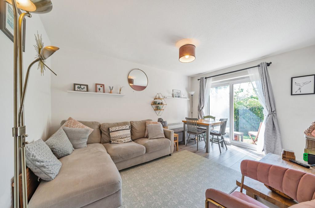 Admirals Court, Rose Kiln Lane, Reading 2 bed apartment for sale - £200,000