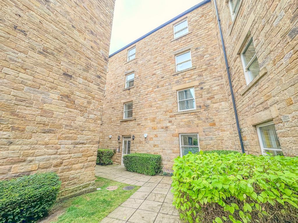 Spinners House, Textile Street... Studio - £450 pcm (£104 pw)