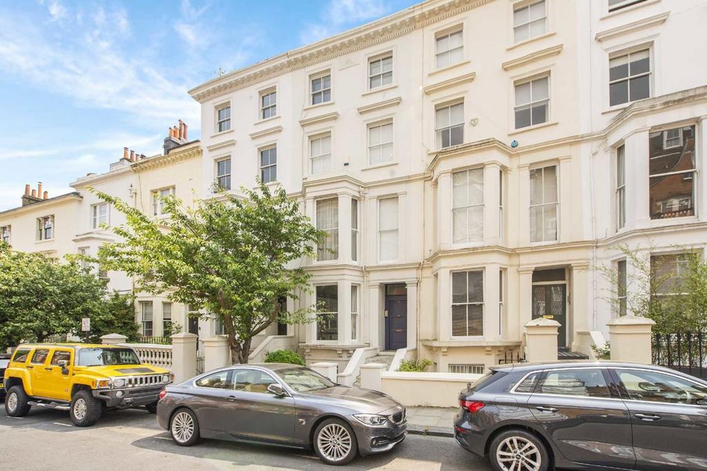 Gloucester Walk, London W8 2 bed flat to rent - £3,085 pcm (£712 pw)