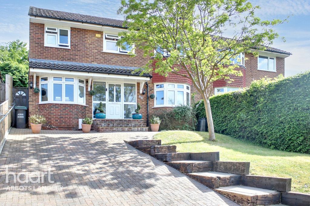 Kindersley Way, Abbots Langley 5 bed semi-detached house - £775,000