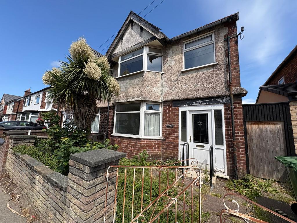 Worcester Avenue, Waterloo, L22 3 bed semi-detached house - £160,000