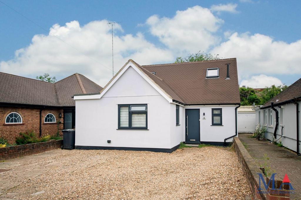Grosvenor Road, Borehamwood 3 bed detached house for sale - £715,000