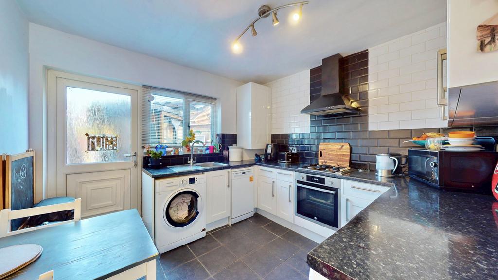 Marnham Crescent, Greenford, UB6 2 bed maisonette for sale - £325,000