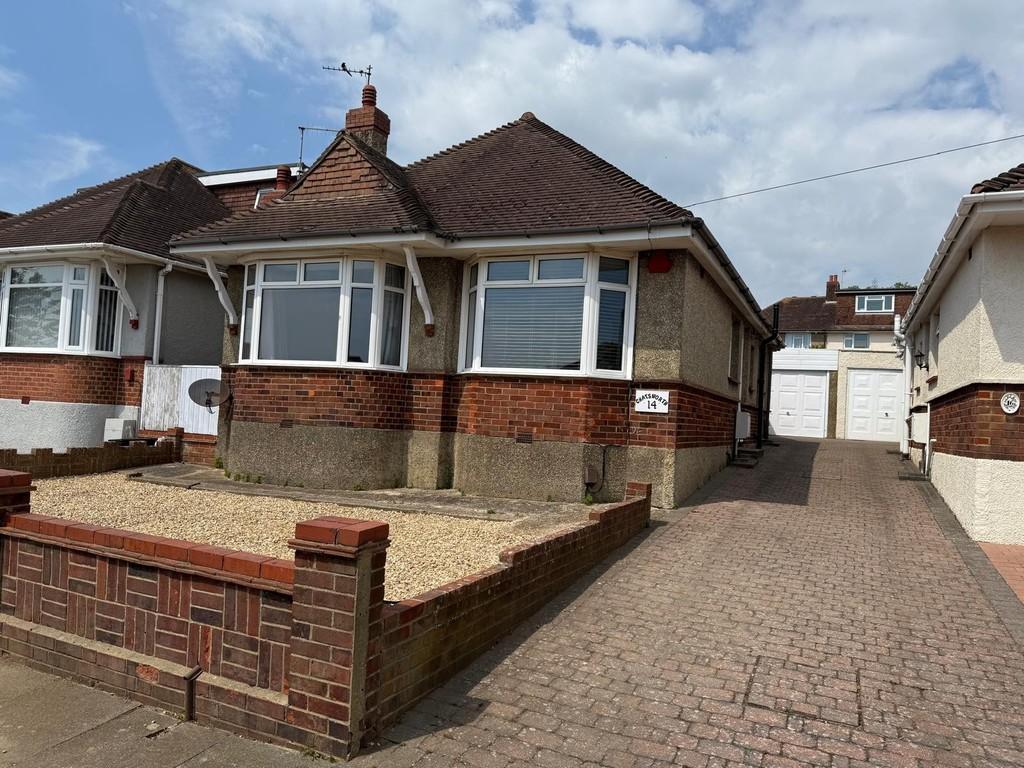 Eastbank, Brighton BN42 3 bed detached bungalow - £1,695 pcm (£391 pw)
