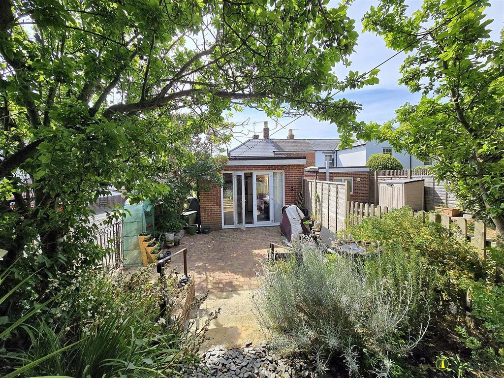 Upper Green Road, St. Helens, PO33 1UG 2 bed semi-detached house for ...