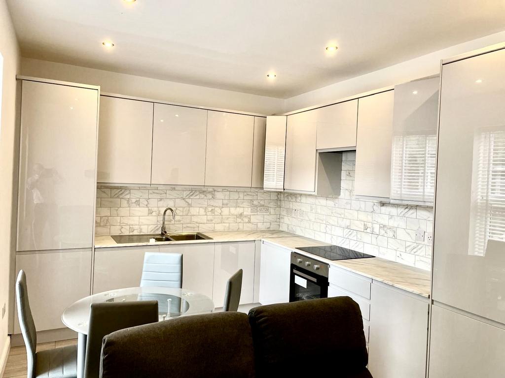 Avondale Road, Wolverhampton 2 bed maisonette to rent - £950 pcm (£219 pw)