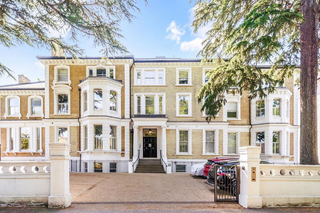 Langley Road, Surbiton KT6 2 bed flat for sale - £600,000