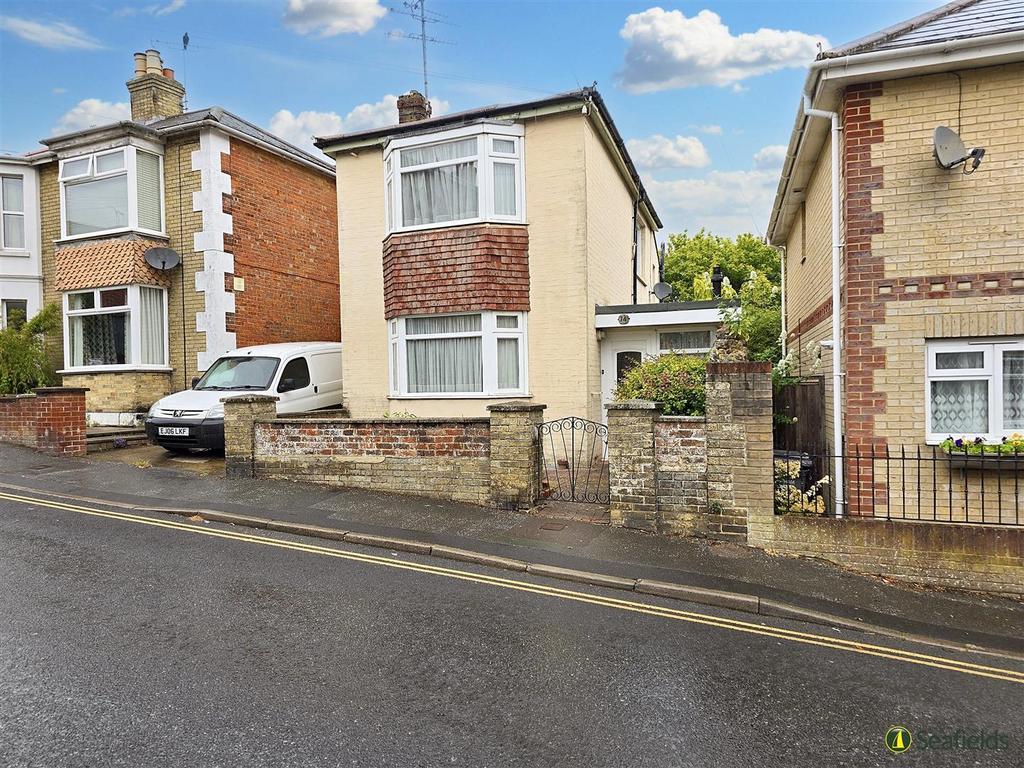 Park Road, Ryde, PO33 2BG 3 bed detached house for sale - £199,950