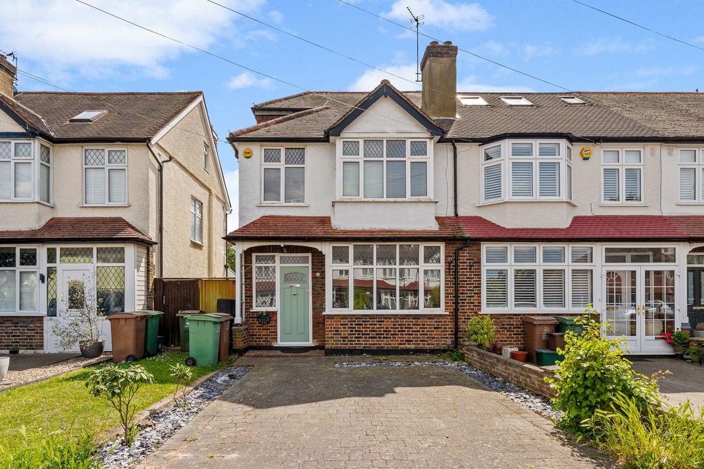 Sparrow Farm Road, Stoneleigh KT17 4 bed end of terrace house for sale ...