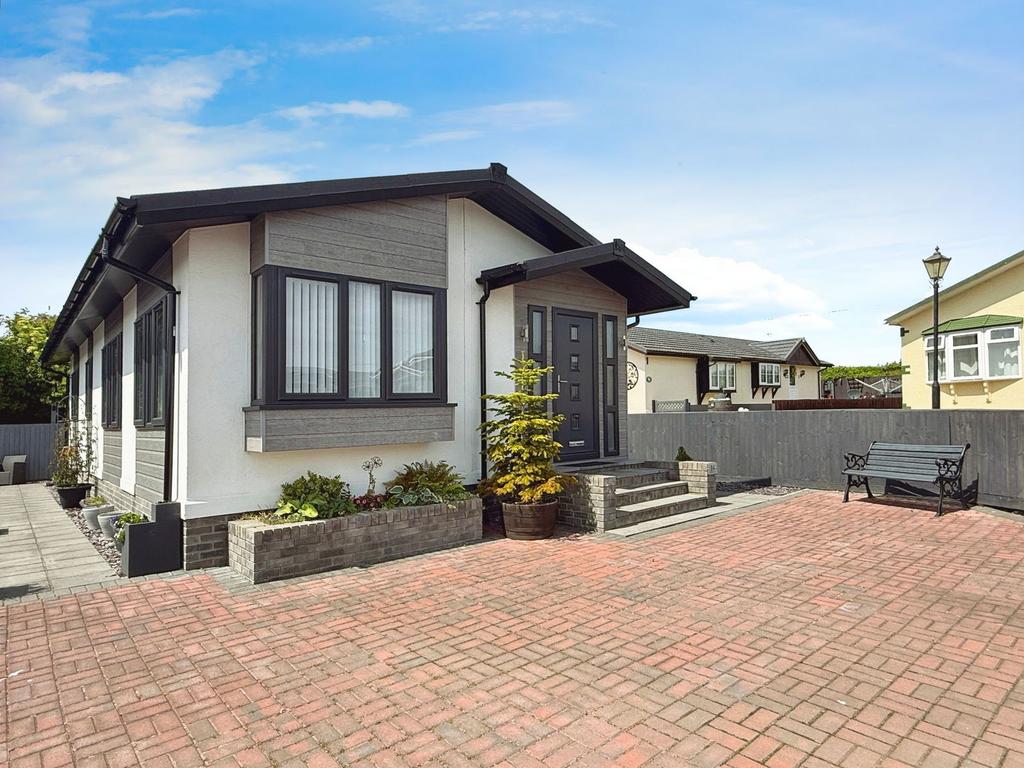 Castleton Road, Barry CF62 2 bed park home - £200,000
