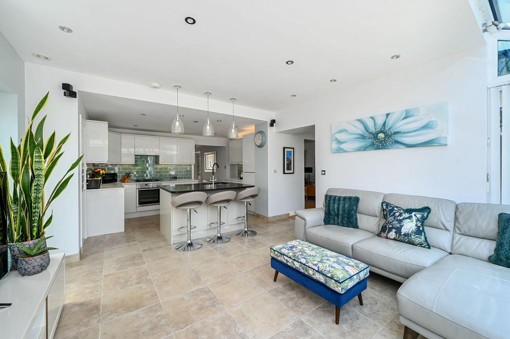 Fairway Avenue, Folkestone CT19 4 bed semi-detached house - £525,000