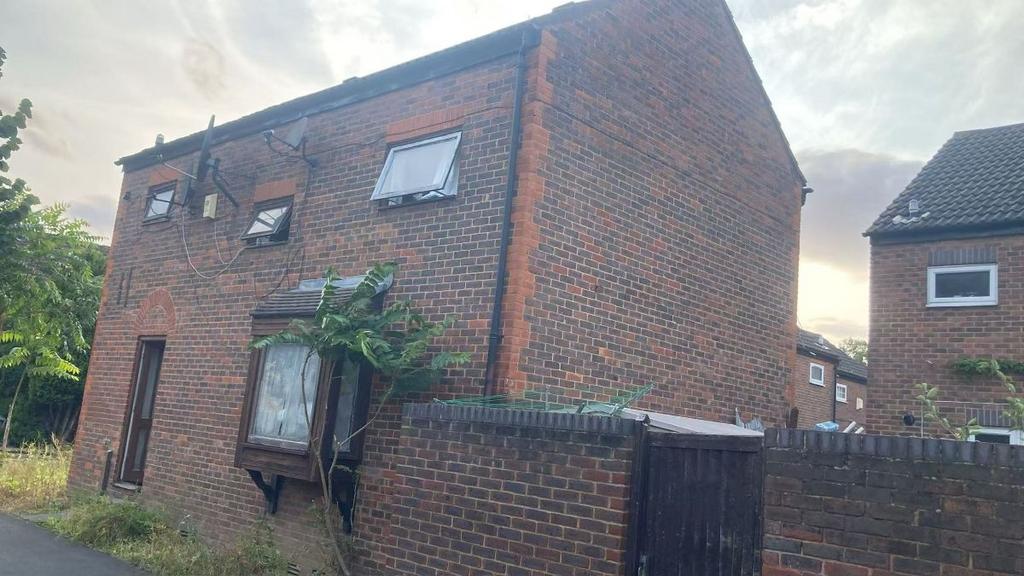 Redriff Road,London 4 bed detached house for sale - £900,000