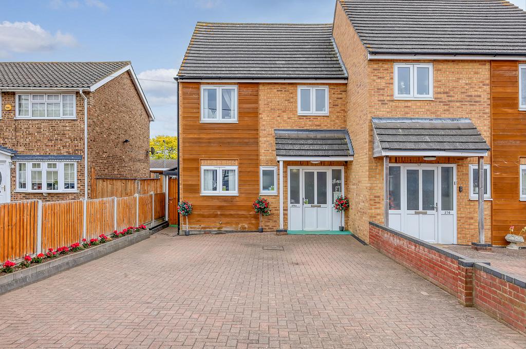 Lodge Lane, Collier Row, RM5 4 bed semi-detached house for sale - £500,000