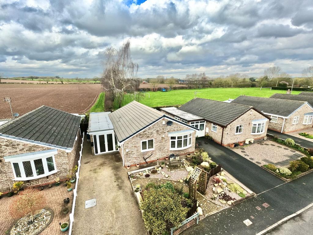 Cherry Tree Crescent, Great... 2 bed detached bungalow for sale - £260,000