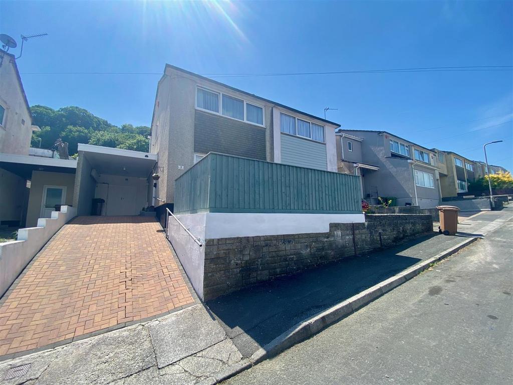 Kennel Hill Close, Plymouth PL7 2 bed semi-detached house - £240,000
