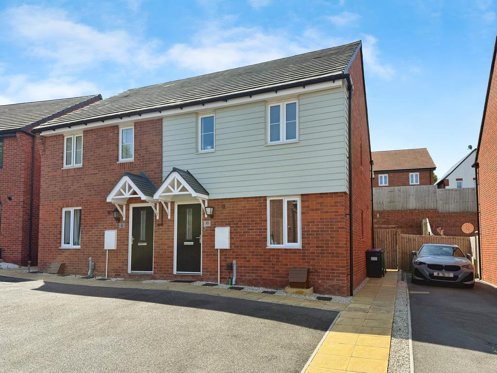 Handley Way, Telford TF3 3 bed semi-detached house for sale - £240,000