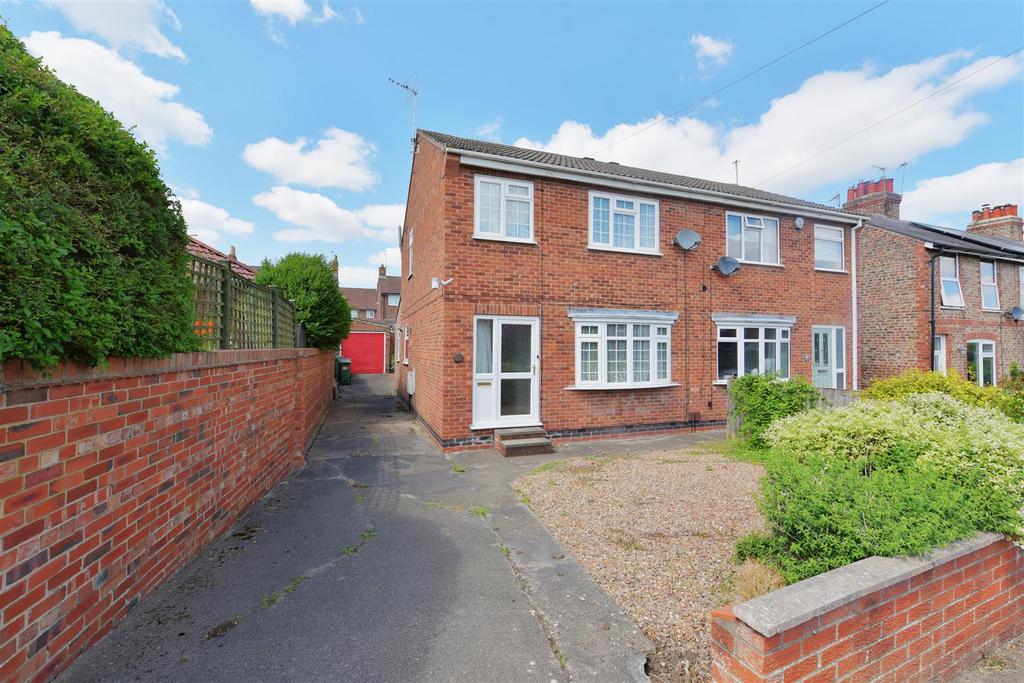 Howe Hill Road, York 3 bed semi-detached house for sale - £300,000