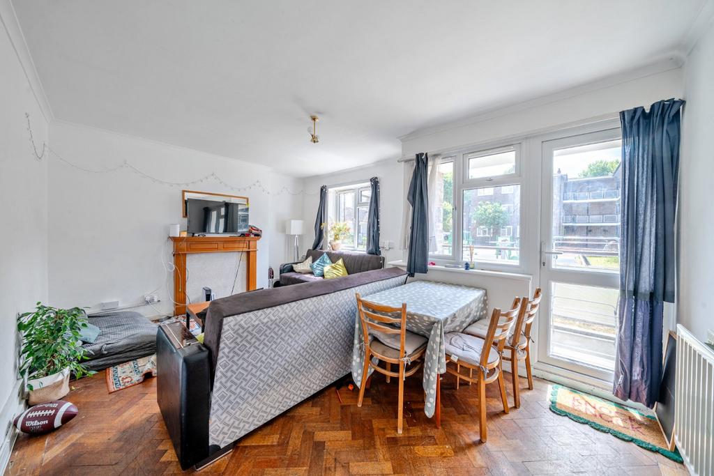 Caldwell Street, London, SW9 3 bed terraced house - £2,700 pcm (£623 pw)