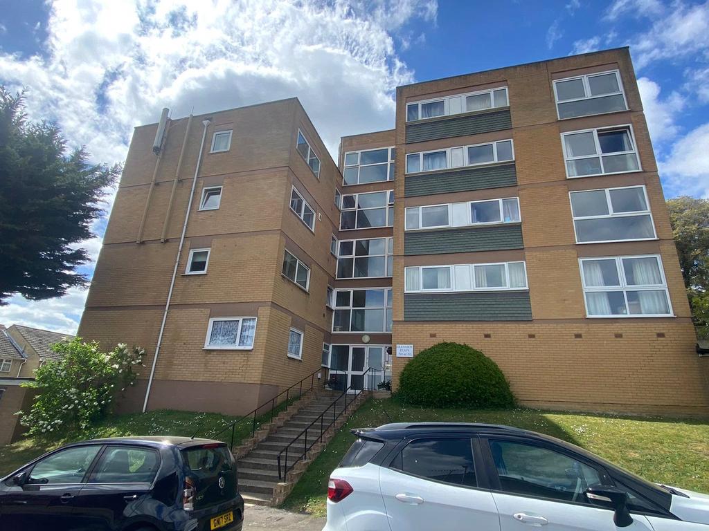 Glen View, Gravesend, Kent, DA12 2 bed flat for sale - £160,000